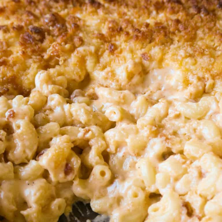 Creamy Mac and Cheese with Ritz Cracker Topping - That's Deelicious!